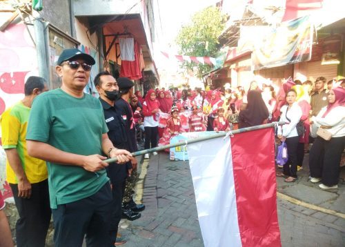 Banner Paslon ErJi Dipaku di Pohon jadi Sorotan Netizen - KampungBerita.id